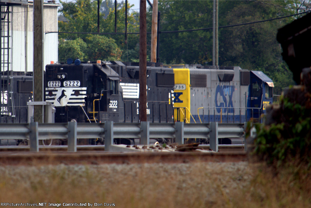 NS GP38-2 5222 and CSX GP38-2 2735 in Pavonia Yard